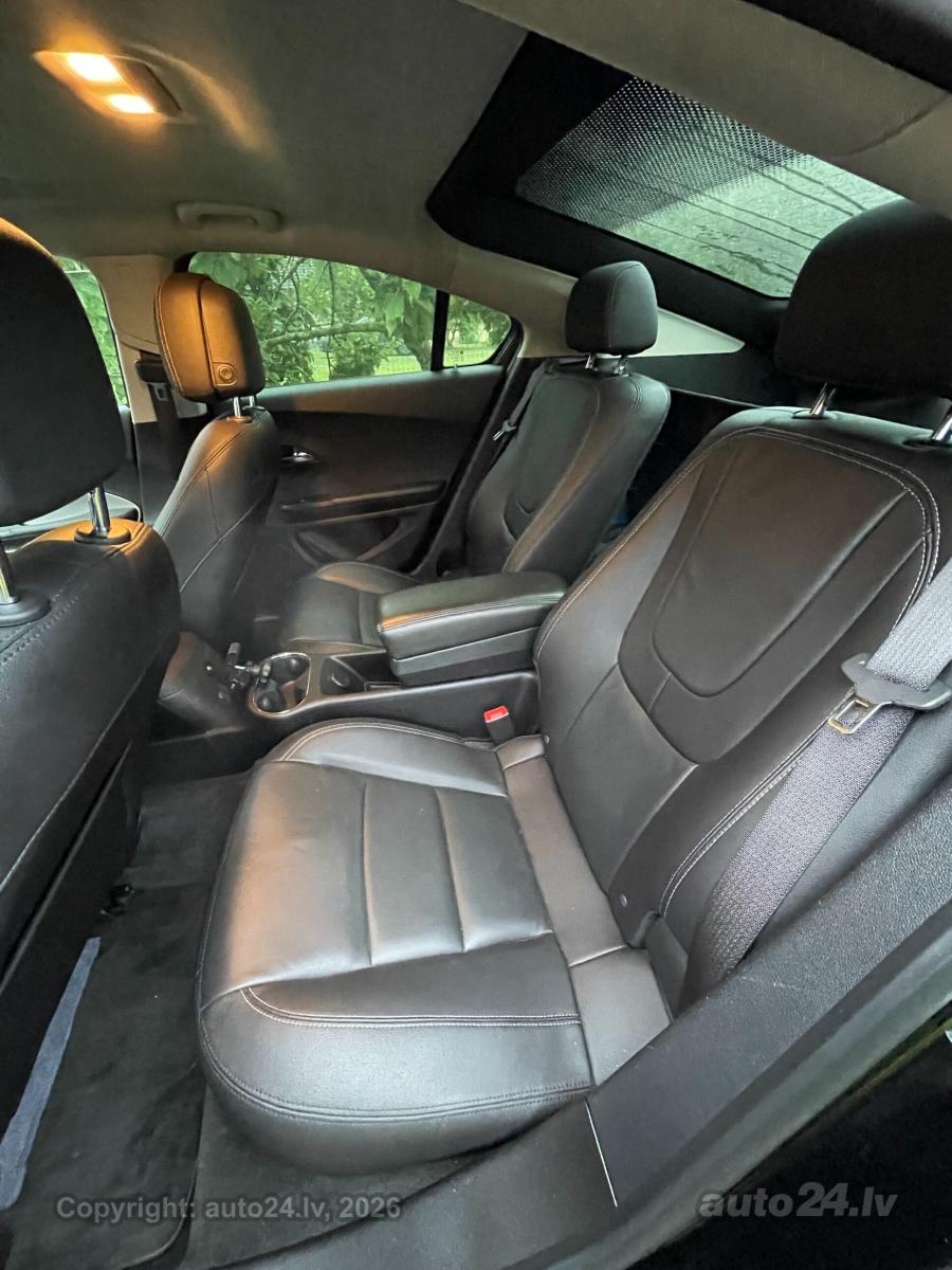 Black Opel Ampera 2015 in Tallinn, with an engine capacity of 1.40 L and mileage of 177 thousand km for 10900 €, photo 13 on AUTOMOTO.COM.LV