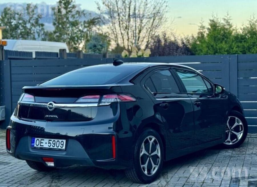 Black Opel Ampera 2013 in Riga, with an engine capacity of 1.40 L and mileage of 227 thousand km for 6650 €, photo 8 on AUTOMOTO.COM.LV