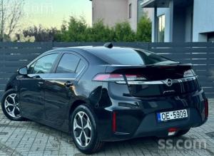 Black Opel Ampera 2013 in Riga, with an engine capacity of 1.40 L and mileage of 227 thousand km for 6650 €, photo 9 on AUTOMOTO.COM.LV