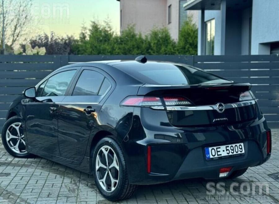 Black Opel Ampera 2013 in Riga, with an engine capacity of 1.40 L and mileage of 227 thousand km for 6650 €, photo 9 on AUTOMOTO.COM.LV