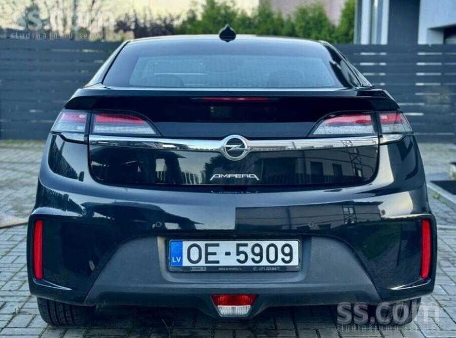 Black Opel Ampera 2013 in Riga, with an engine capacity of 1.40 L and mileage of 227 thousand km for 5650 €, photo 5 on AUTOMOTO.COM.LV