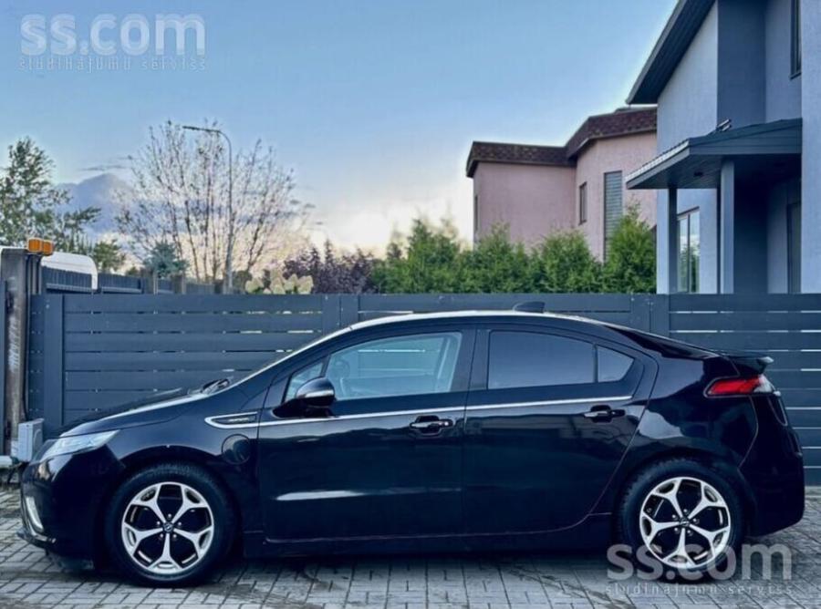 Black Opel Ampera 2013 in Riga, with an engine capacity of 1.40 L and mileage of 227 thousand km for 5650 €, photo 12 on AUTOMOTO.COM.LV