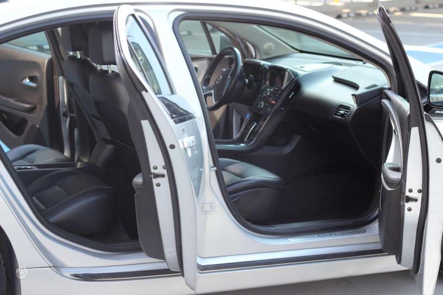 Pelēks Opel Ampera 2012 Viļņa, ar dzinēja tilpumu 1.40 L un nobraukumu 242 tūkst. km par 6100 €, foto 14 vietnē AUTOMOTO.COM.LV