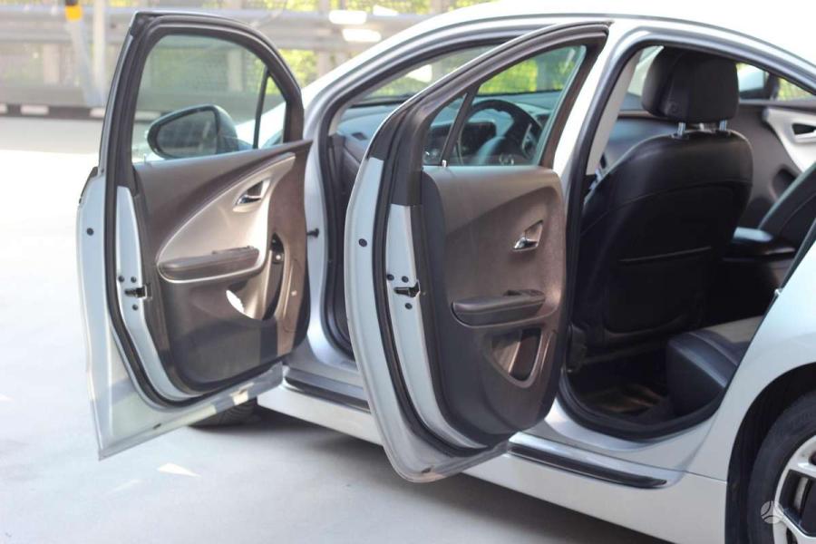 Pelēks Opel Ampera 2012 Viļņa, ar dzinēja tilpumu 1.40 L un nobraukumu 242 tūkst. km par 6100 €, foto 16 vietnē AUTOMOTO.COM.LV