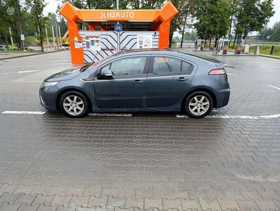 Grey Opel Ampera 2012 in Vilnius, with an engine capacity of 1.40 L and mileage of 233 thousand km for 5662 €, photo 3 on AUTOMOTO.COM.LV