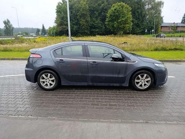 Grey Opel Ampera 2012 in Vilnius, with an engine capacity of 1.40 L and mileage of 233 thousand km for 5662 €, photo 3 on AUTOMOTO.COM.LV