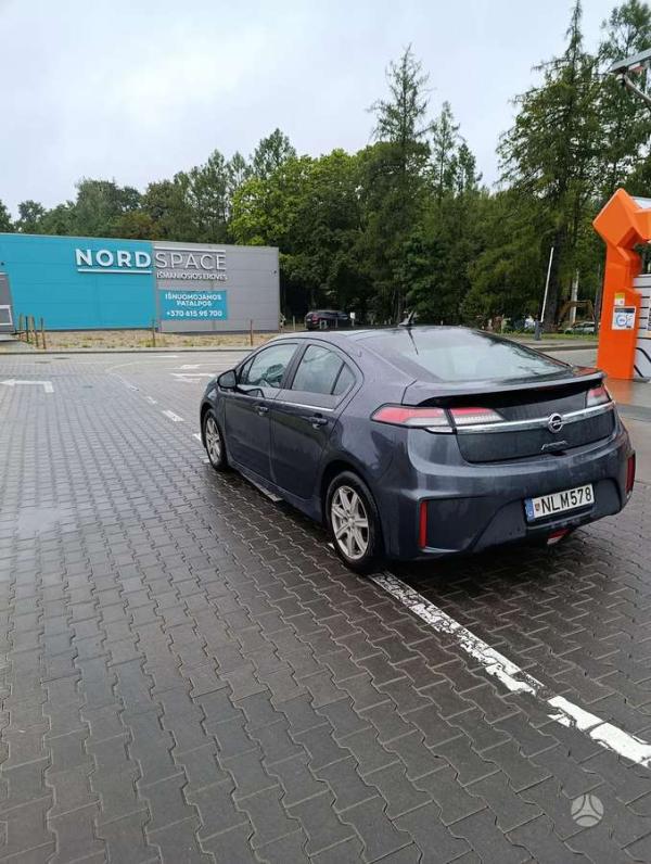 Grey Opel Ampera 2012 in Vilnius, with an engine capacity of 1.40 L and mileage of 233 thousand km for 5662 €, photo 5 on AUTOMOTO.COM.LV