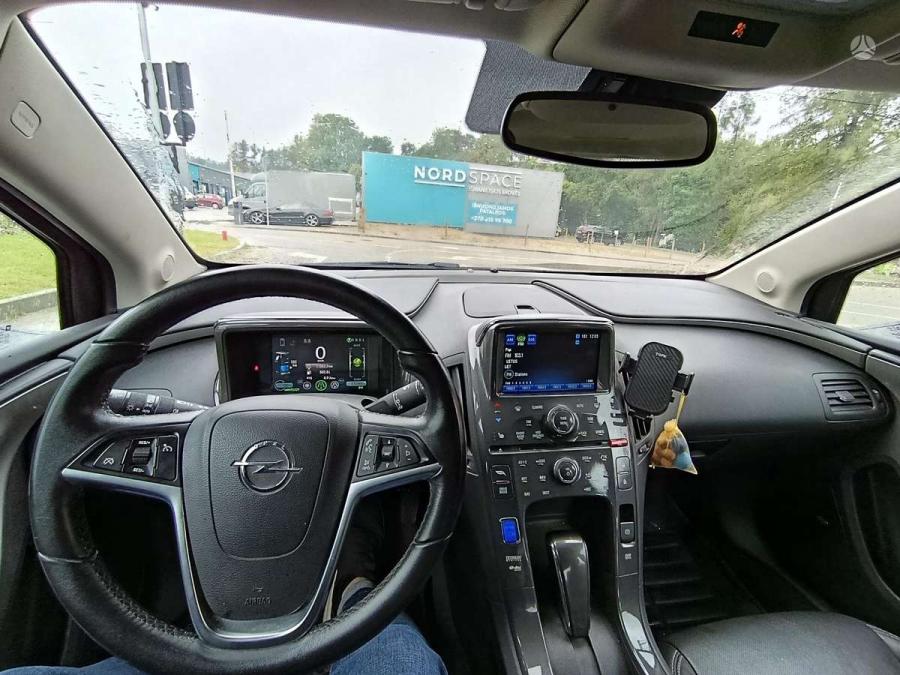 Grey Opel Ampera 2012 in Vilnius, with an engine capacity of 1.40 L and mileage of 233 thousand km for 5662 €, photo 12 on AUTOMOTO.COM.LV