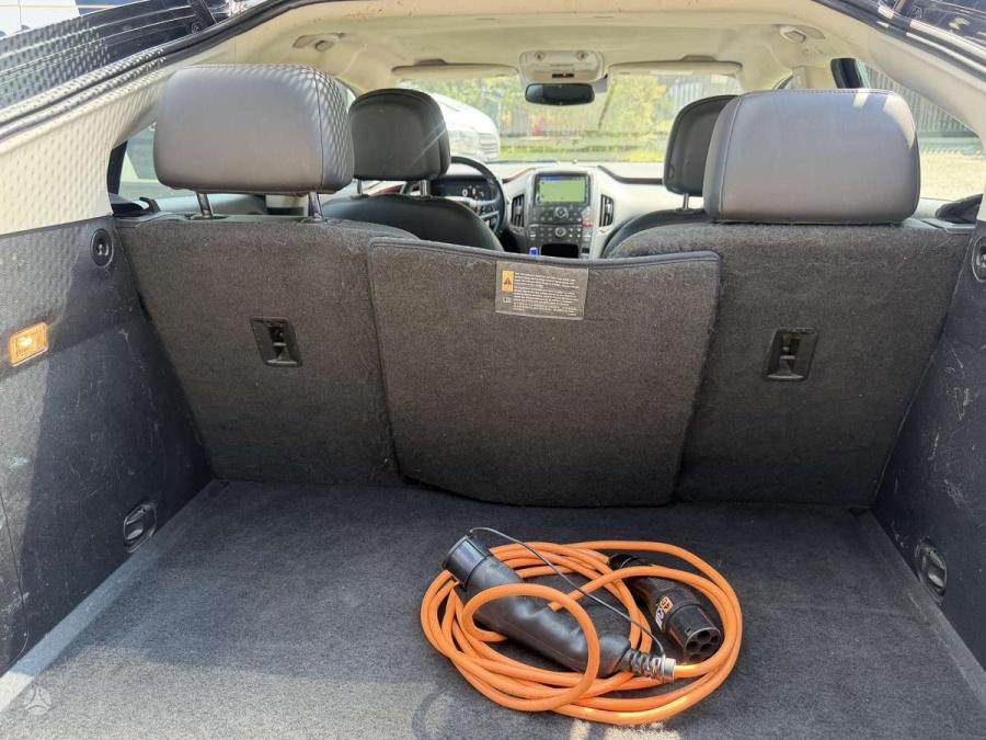 Pelēks Opel Ampera 2014 Viļņa, ar dzinēja tilpumu 1.40 L un nobraukumu 160 tūkst. km par 3900 €, foto 11 vietnē AUTOMOTO.COM.LV