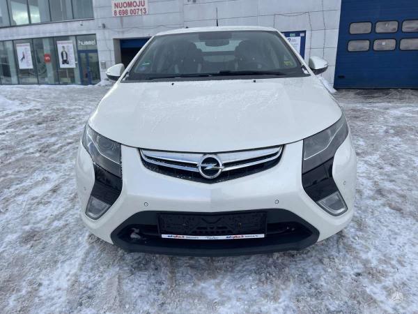 White Opel Ampera 2012 in Kaunas, with an engine capacity of 1.40 L and mileage of 258 thousand km for 5250 €, photo 4 on AUTOMOTO.COM.LV
