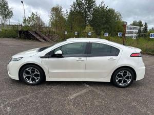 White Opel Ampera 2012 in Alytus, with an engine capacity of 1.40 L and mileage of 260 thousand km for 5600 €, photo 3 on AUTOMOTO.COM.LV