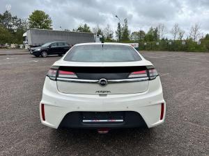 White Opel Ampera 2012 in Alytus, with an engine capacity of 1.40 L and mileage of 260 thousand km for 5600 €, photo 4 on AUTOMOTO.COM.LV
