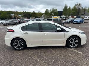 White Opel Ampera 2012 in Alytus, with an engine capacity of 1.40 L and mileage of 260 thousand km for 5600 €, photo 6 on AUTOMOTO.COM.LV