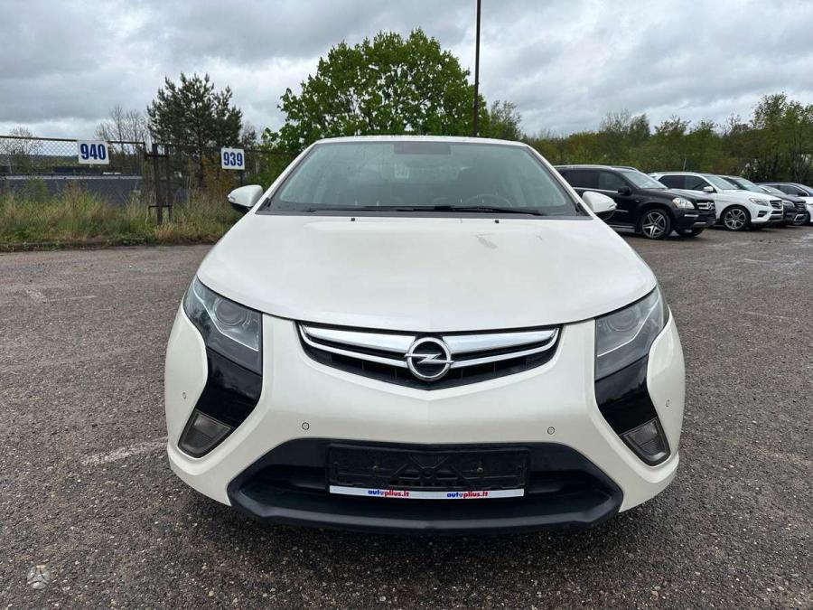 White Opel Ampera 2012 in Alytus, with an engine capacity of 1.40 L and mileage of 260 thousand km for 5600 €, photo 8 on AUTOMOTO.COM.LV