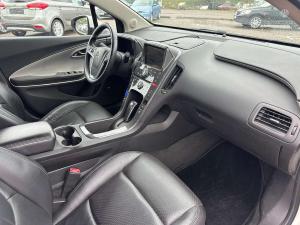 White Opel Ampera 2012 in Alytus, with an engine capacity of 1.40 L and mileage of 260 thousand km for 5600 €, photo 9 on AUTOMOTO.COM.LV