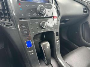 White Opel Ampera 2012 in Alytus, with an engine capacity of 1.40 L and mileage of 260 thousand km for 5600 €, photo 18 on AUTOMOTO.COM.LV