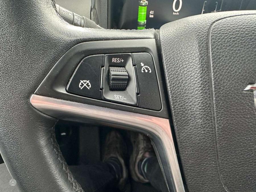 White Opel Ampera 2012 in Alytus, with an engine capacity of 1.40 L and mileage of 260 thousand km for 5600 €, photo 22 on AUTOMOTO.COM.LV