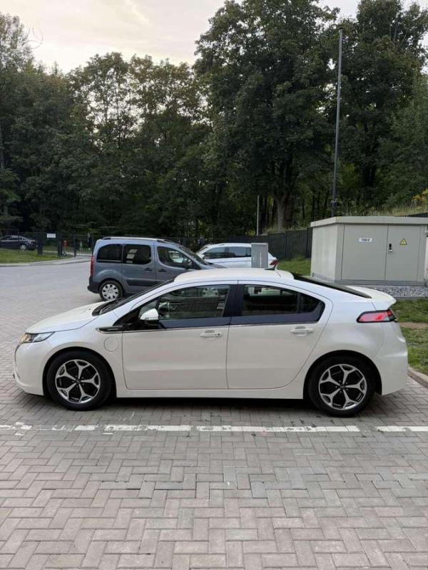 White Opel Ampera 2012 in Vilnius, with an engine capacity of 1.40 L and mileage of 267 thousand km for 5900 €, photo 10 on AUTOMOTO.COM.LV
