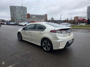 White Opel Ampera 2013 in Vilnius, with an engine capacity of 1.40 L and mileage of 199 thousand km for 6300 €, photo 2 on AUTOMOTO.COM.LV