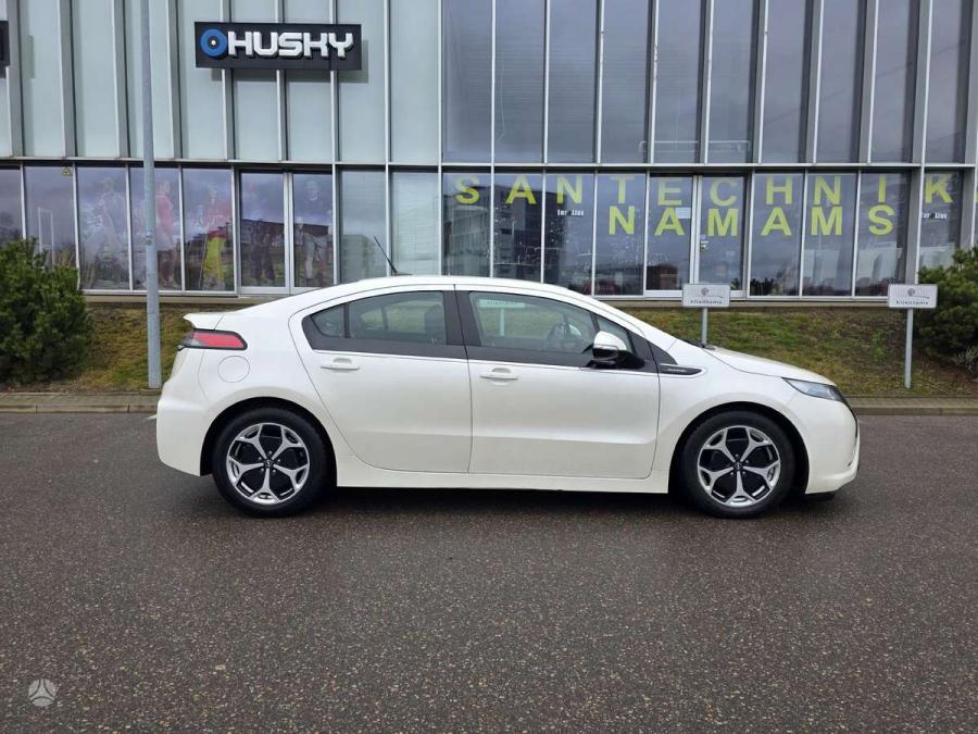 White Opel Ampera 2013 in Vilnius, with an engine capacity of 1.40 L and mileage of 199 thousand km for 6300 €, photo 5 on AUTOMOTO.COM.LV