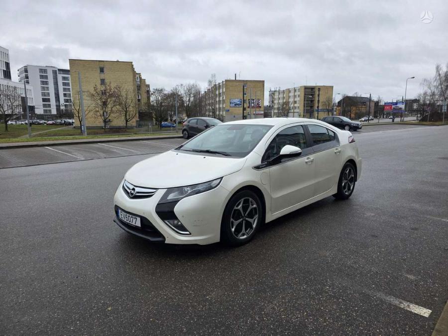 White Opel Ampera 2013 in Vilnius, with an engine capacity of 1.40 L and mileage of 199 thousand km for 6300 €, photo 7 on AUTOMOTO.COM.LV