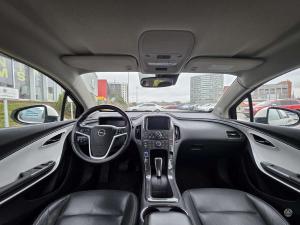 White Opel Ampera 2013 in Vilnius, with an engine capacity of 1.40 L and mileage of 199 thousand km for 6300 €, photo 13 on AUTOMOTO.COM.LV