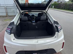 White Opel Ampera 2012 in Kaunas, with an engine capacity of 1.40 L and mileage of 189 thousand km for 4999 €, photo 6 on AUTOMOTO.COM.LV