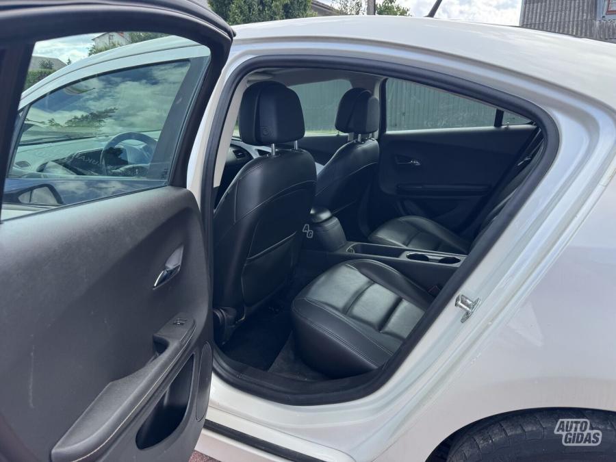 White Opel Ampera 2012 in Kaunas, with an engine capacity of 1.40 L and mileage of 189 thousand km for 4999 €, photo 7 on AUTOMOTO.COM.LV
