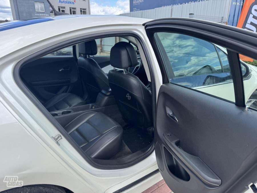 White Opel Ampera 2012 in Kaunas, with an engine capacity of 1.40 L and mileage of 189 thousand km for 4999 €, photo 8 on AUTOMOTO.COM.LV