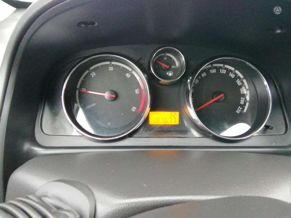 Black Opel Antara 2007 in Marijampole, with an engine capacity of 1.99 L and mileage of 197 thousand km for 3499 €, photo 11 on AUTOMOTO.COM.LV