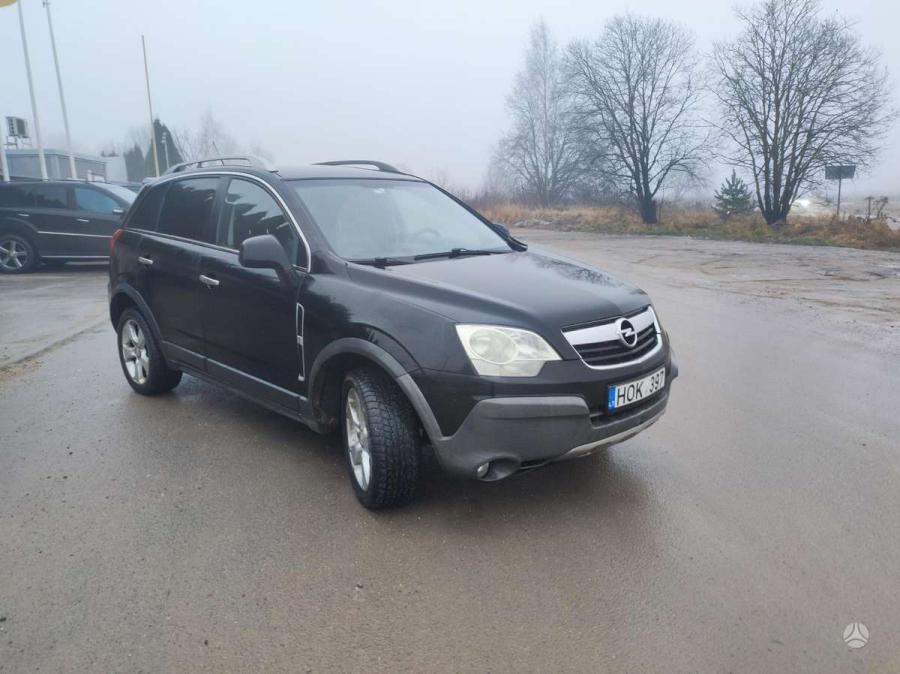 Black Opel Antara 2007 in Vilnius, with an engine capacity of 2.40 L and mileage of 300 thousand km for 3850 €, photo 3 on AUTOMOTO.COM.LV