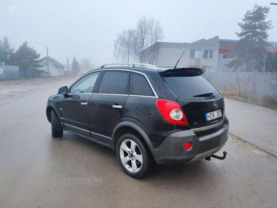 Black Opel Antara 2007 in Vilnius, with an engine capacity of 2.40 L and mileage of 300 thousand km for 3850 €, photo 4 on AUTOMOTO.COM.LV