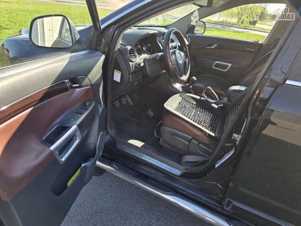 Black Opel Antara 2007 in Vilnius, with an engine capacity of 2.00 L and mileage of 211 thousand km for 3000 €, photo 5 on AUTOMOTO.COM.LV