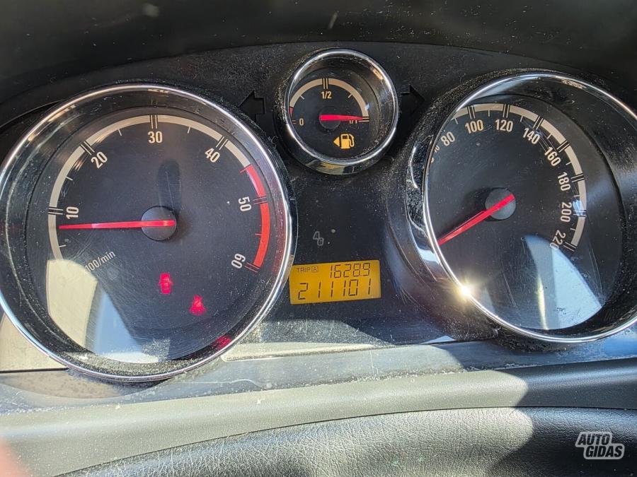 Black Opel Antara 2007 in Vilnius, with an engine capacity of 2.00 L and mileage of 211 thousand km for 3000 €, photo 8 on AUTOMOTO.COM.LV