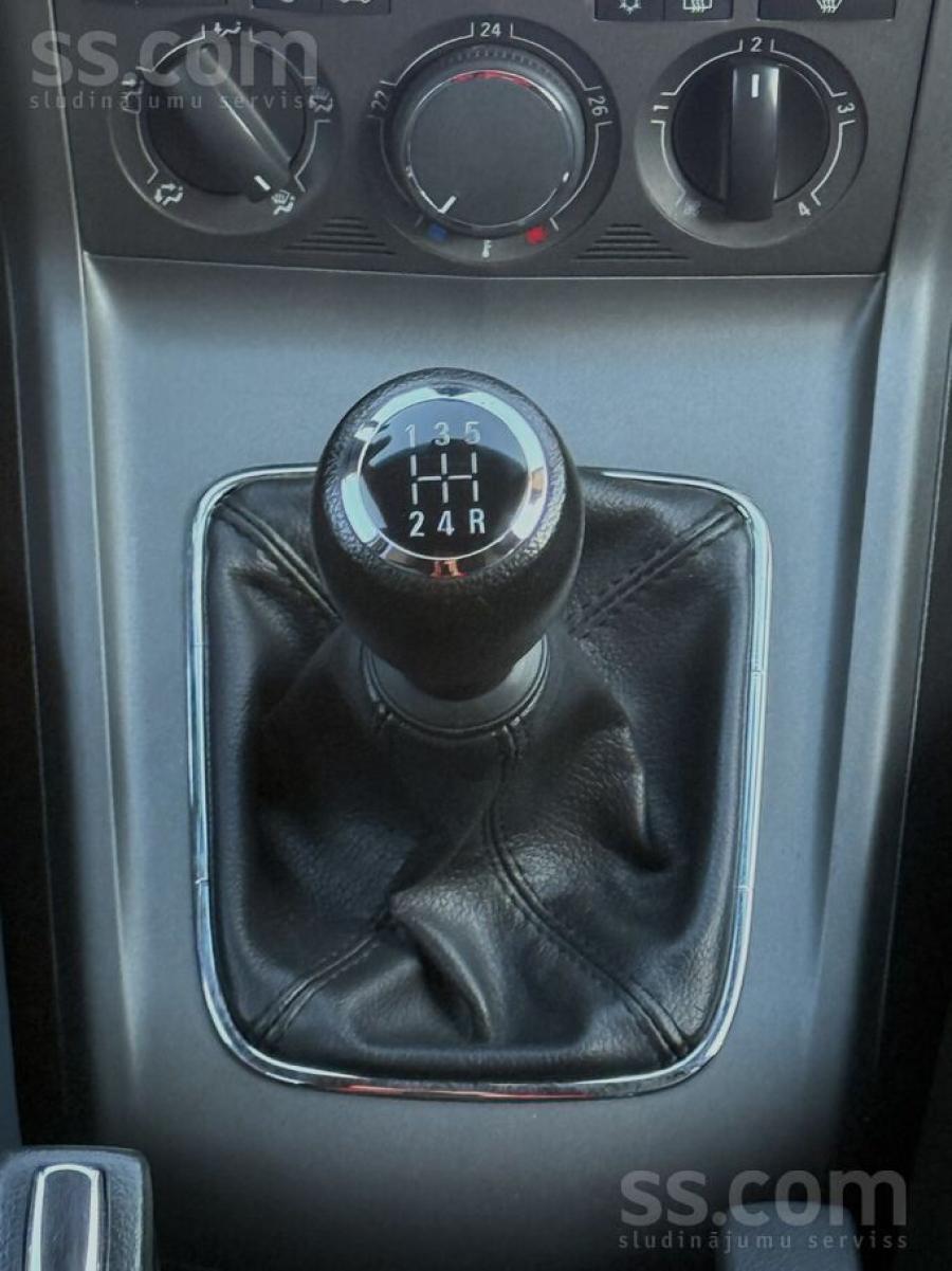 Black Opel Antara 2007 in Riga, with an engine capacity of 2.00 L and mileage of 86 thousand km for 4500 €, photo 12 on AUTOMOTO.COM.LV