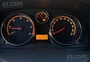 Black Opel Antara 2007 in Riga, with an engine capacity of 2.00 L and mileage of 86 thousand km for 4500 €, photo 18 on AUTOMOTO.COM.LV