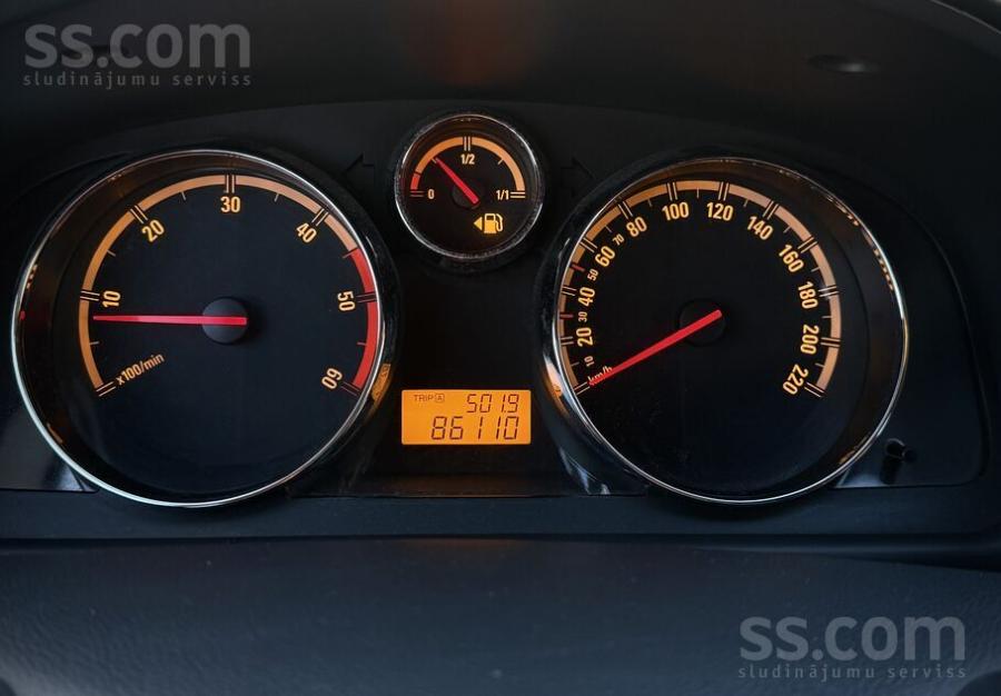 Black Opel Antara 2007 in Riga, with an engine capacity of 2.00 L and mileage of 86 thousand km for 4500 €, photo 18 on AUTOMOTO.COM.LV