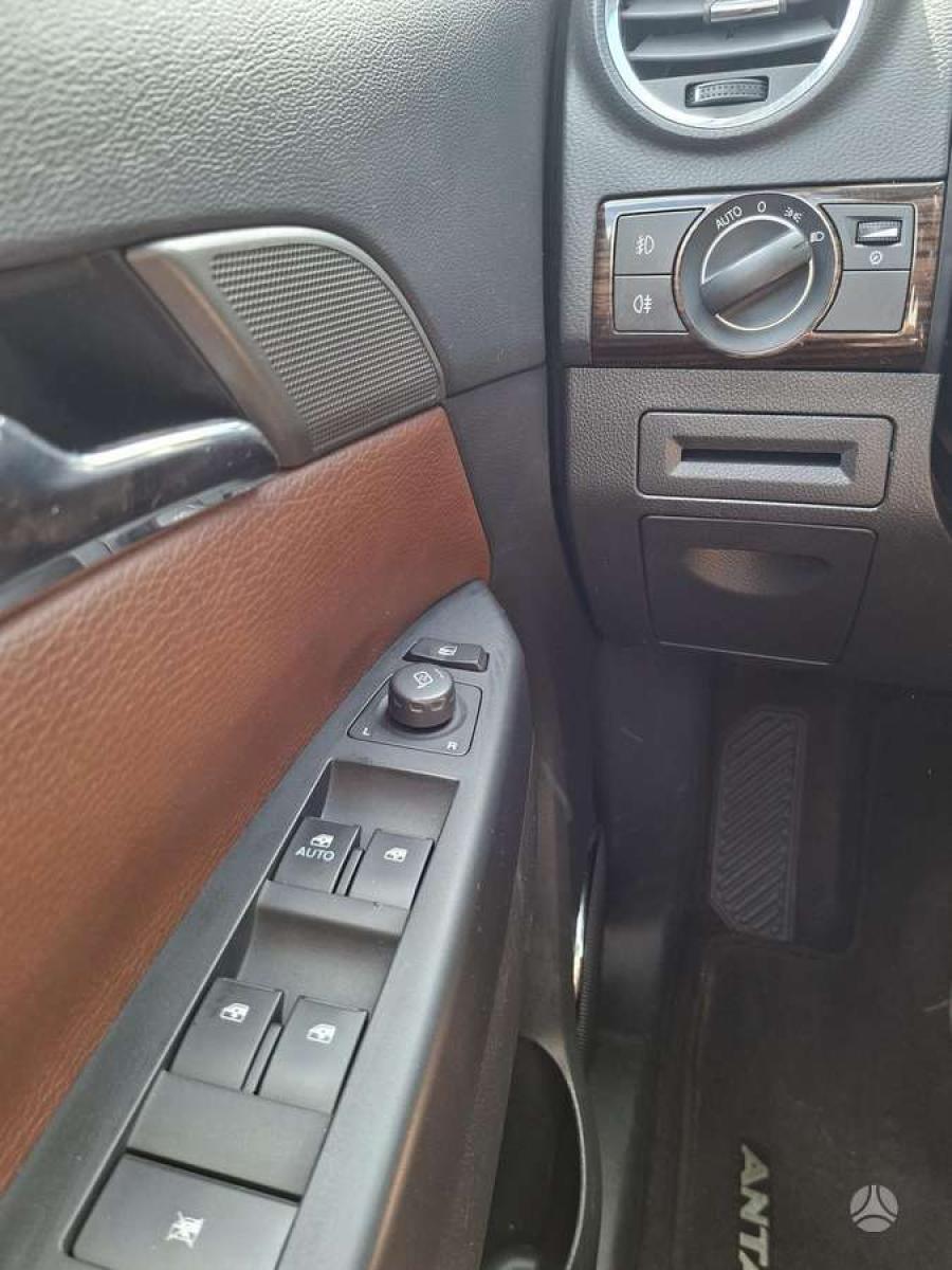 Black Opel Antara 2007 in Ukmerge, with an engine capacity of 3.20 L and mileage of 194 thousand km for 4250 €, photo 10 on AUTOMOTO.COM.LV