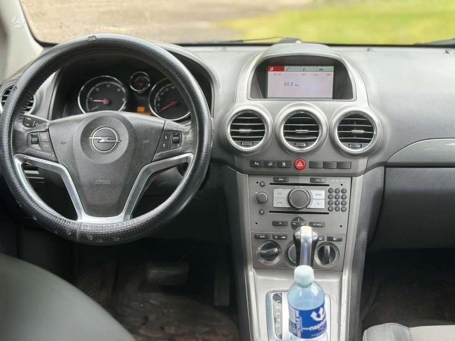 Black Opel Antara 2007 in Vilnius, with an engine capacity of 1.99 L and mileage of 370 thousand km for 1700 €, photo 9 on AUTOMOTO.COM.LV