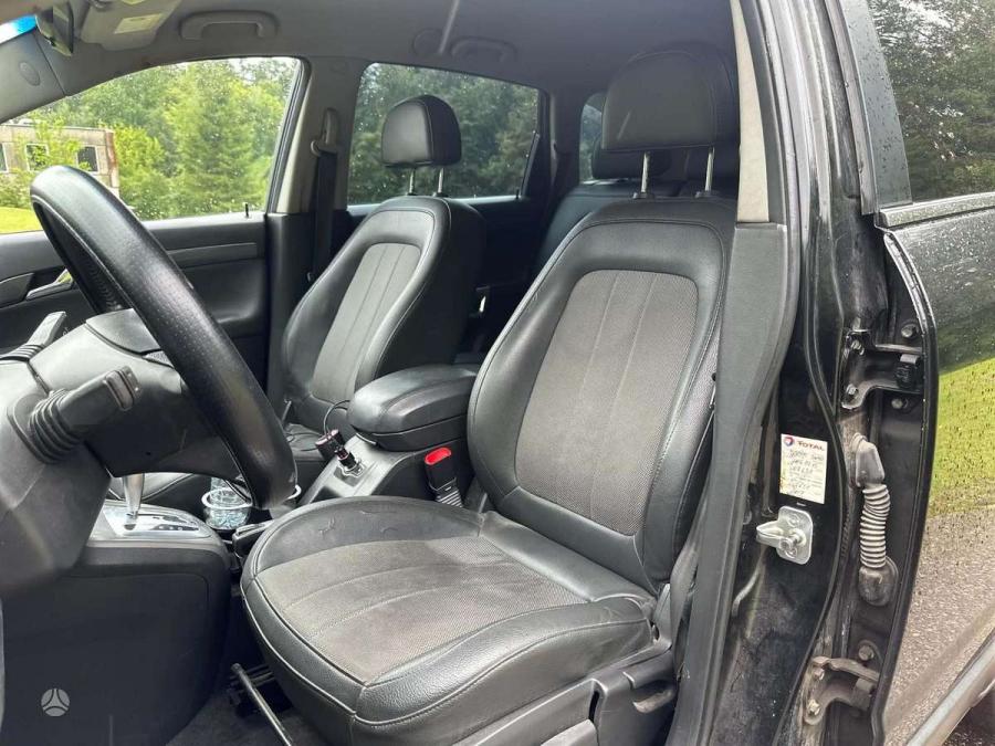Black Opel Antara 2007 in Vilnius, with an engine capacity of 1.99 L and mileage of 370 thousand km for 1700 €, photo 10 on AUTOMOTO.COM.LV