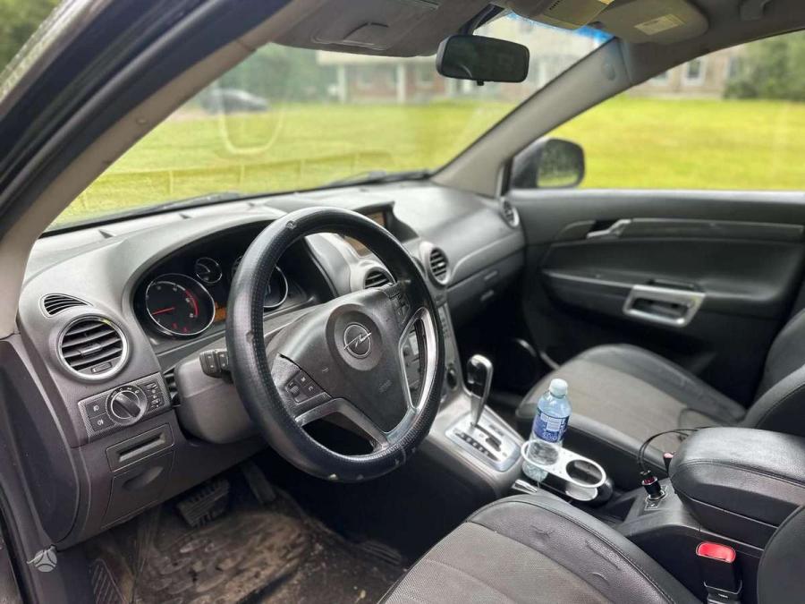 Black Opel Antara 2007 in Vilnius, with an engine capacity of 1.99 L and mileage of 370 thousand km for 1700 €, photo 11 on AUTOMOTO.COM.LV