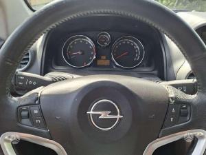 Black Opel Antara 2007 in Ukmerge, with an engine capacity of 3.20 L and mileage of 194 thousand km for 3750 €, photo 10 on AUTOMOTO.COM.LV