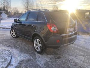 Black Opel Antara 2008 in Pakruojis, with an engine capacity of 2.00 L and mileage of 247 thousand km for 2900 €, photo 4 on AUTOMOTO.COM.LV