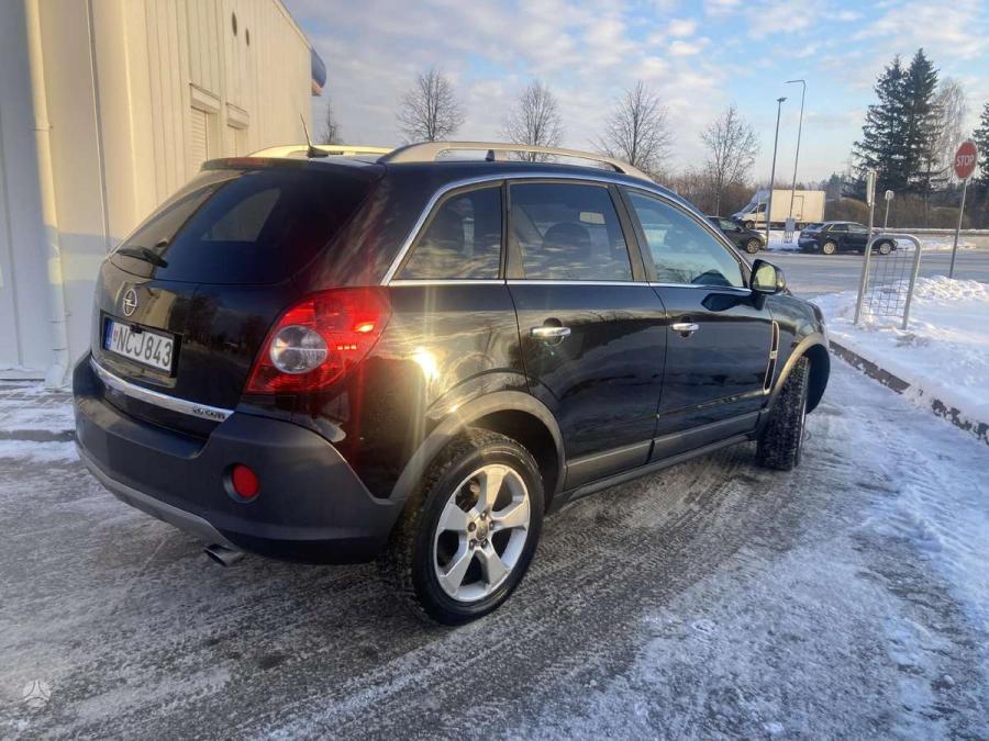 Black Opel Antara 2008 in Pakruojis, with an engine capacity of 2.00 L and mileage of 247 thousand km for 2900 €, photo 5 on AUTOMOTO.COM.LV