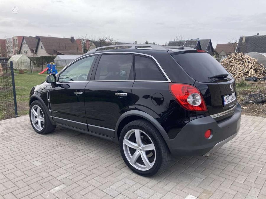 Black Opel Antara 2008 in Pakruojis, with an engine capacity of 2.00 L and mileage of 247 thousand km for 2900 €, photo 7 on AUTOMOTO.COM.LV