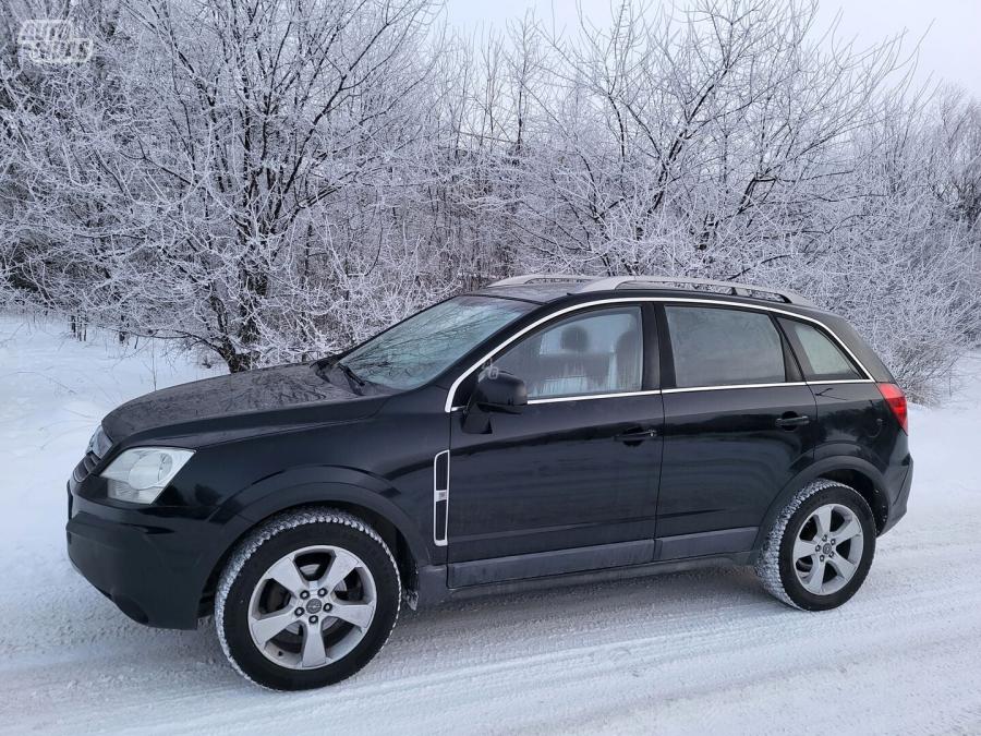 Black Opel Antara 2008 in Siauliai, with an engine capacity of 2.00 L and mileage of 216 thousand km for 2850 €, photo 4 on AUTOMOTO.COM.LV