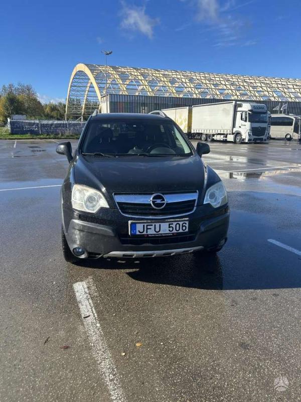 Black Opel Antara 2008 in Siauliai, with an engine capacity of 1.99 L and mileage of 293 thousand km for 3500 €, photo 1 on AUTOMOTO.COM.LV