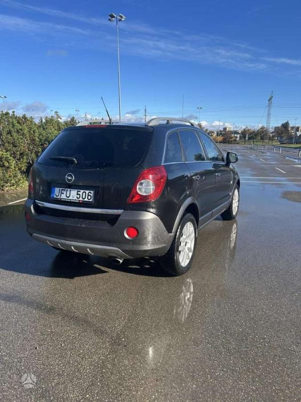 Black Opel Antara 2008 in Siauliai, with an engine capacity of 1.99 L and mileage of 293 thousand km for 3500 €, photo 3 on AUTOMOTO.COM.LV
