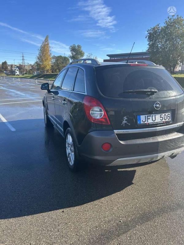 Black Opel Antara 2008 in Siauliai, with an engine capacity of 1.99 L and mileage of 293 thousand km for 3500 €, photo 5 on AUTOMOTO.COM.LV