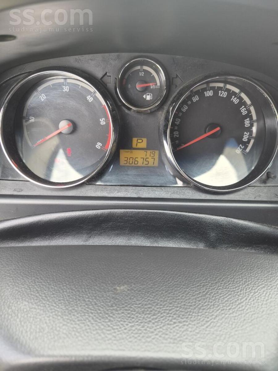 Melns Opel Antara 2008 Rīga, ar dzinēja tilpumu 2.00 L un nobraukumu 306 tūkst. km par 2100 €, foto 8 vietnē AUTOMOTO.COM.LV